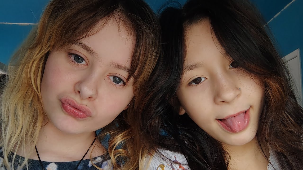 Me and bff playing TWISTER!! Part 1 - YouTube