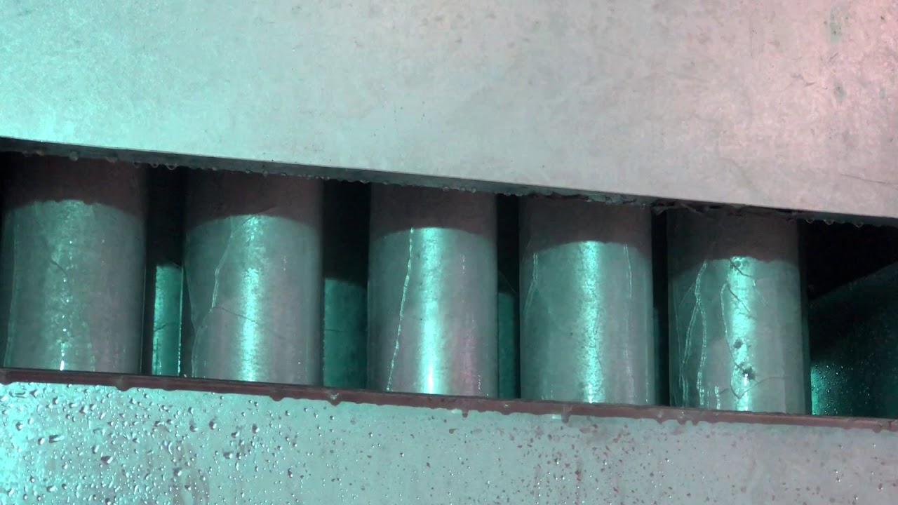 Como é feito o gelo em escamas numa máquina industrial - YouTube