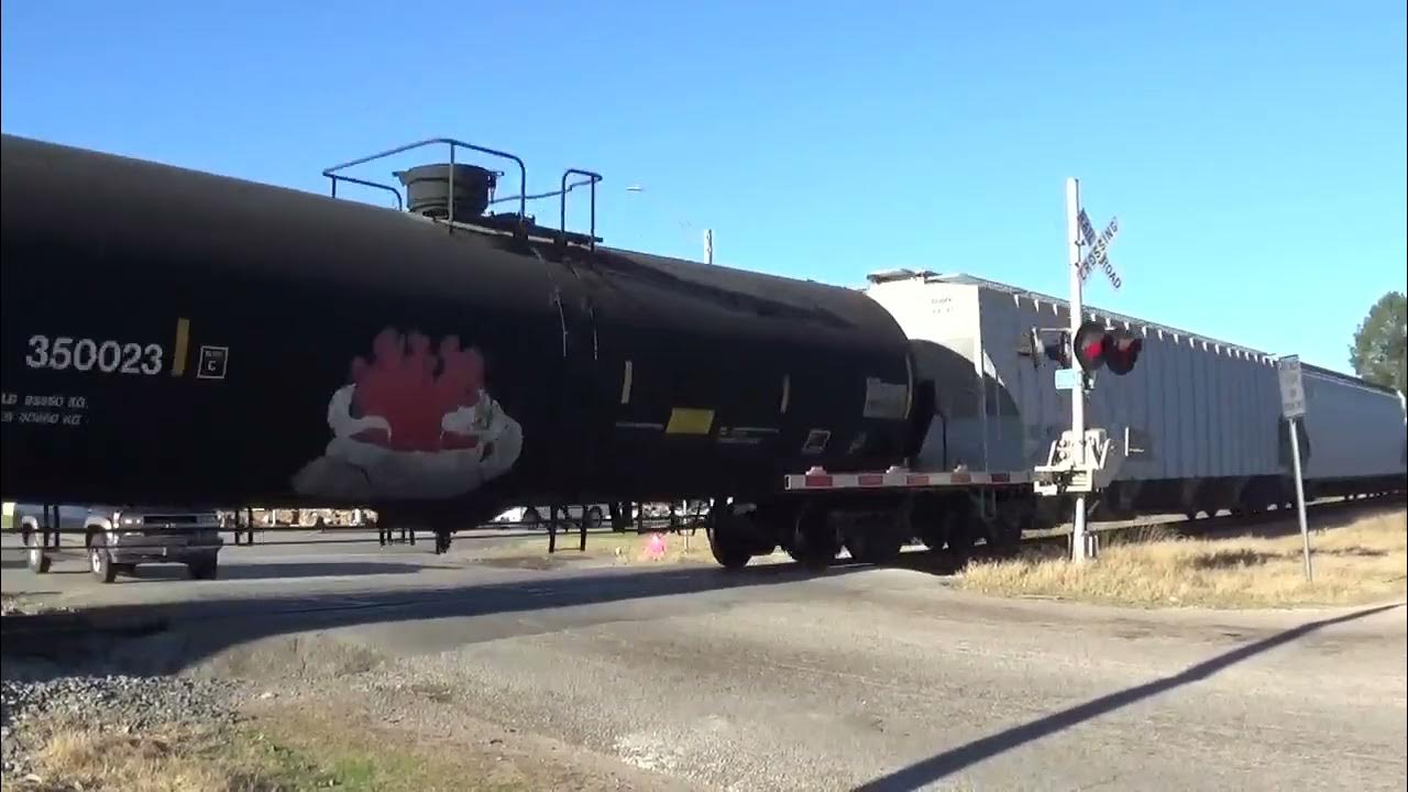 UP 8318 Leads Manifest DPU Mid SD70ACE Magnolia,Tx - YouTube
