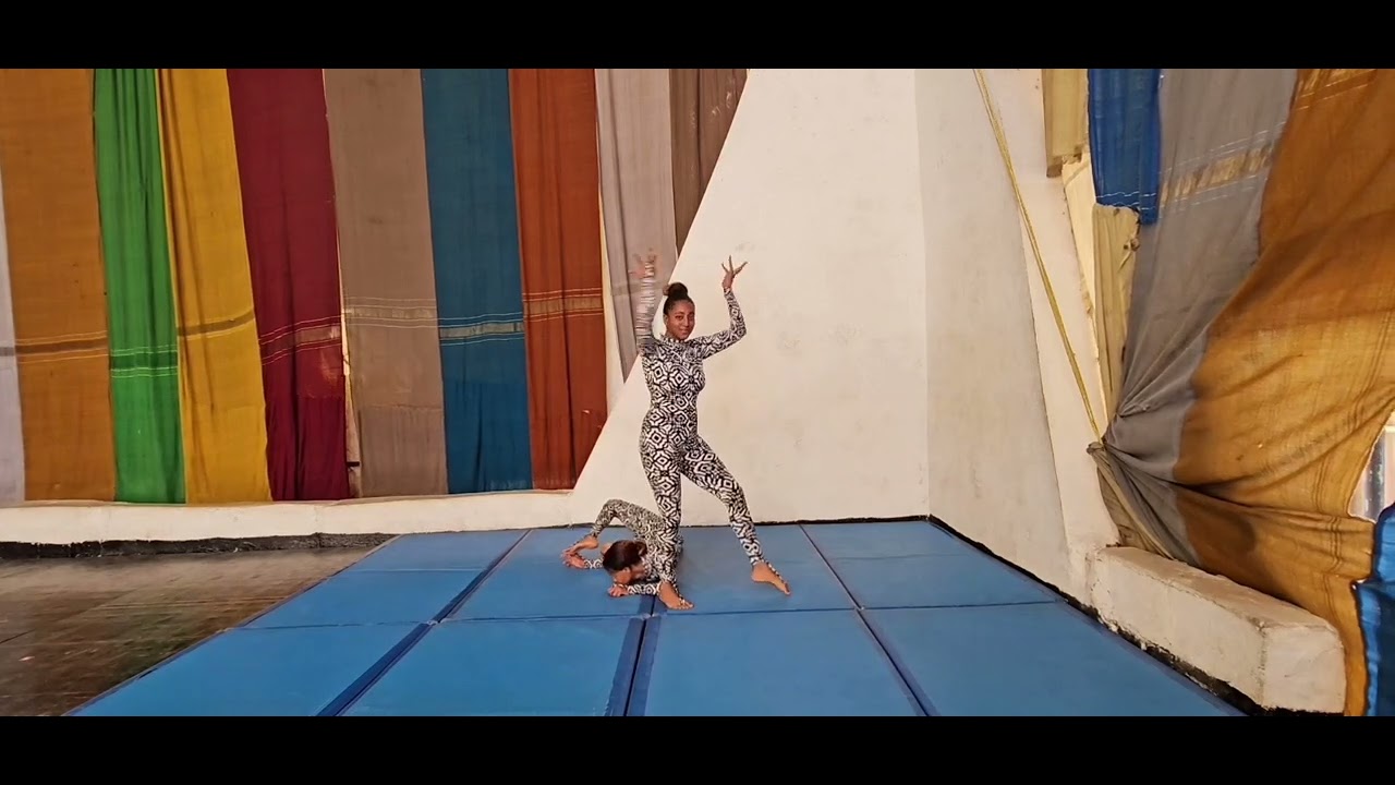 duo contortion act - YouTube
