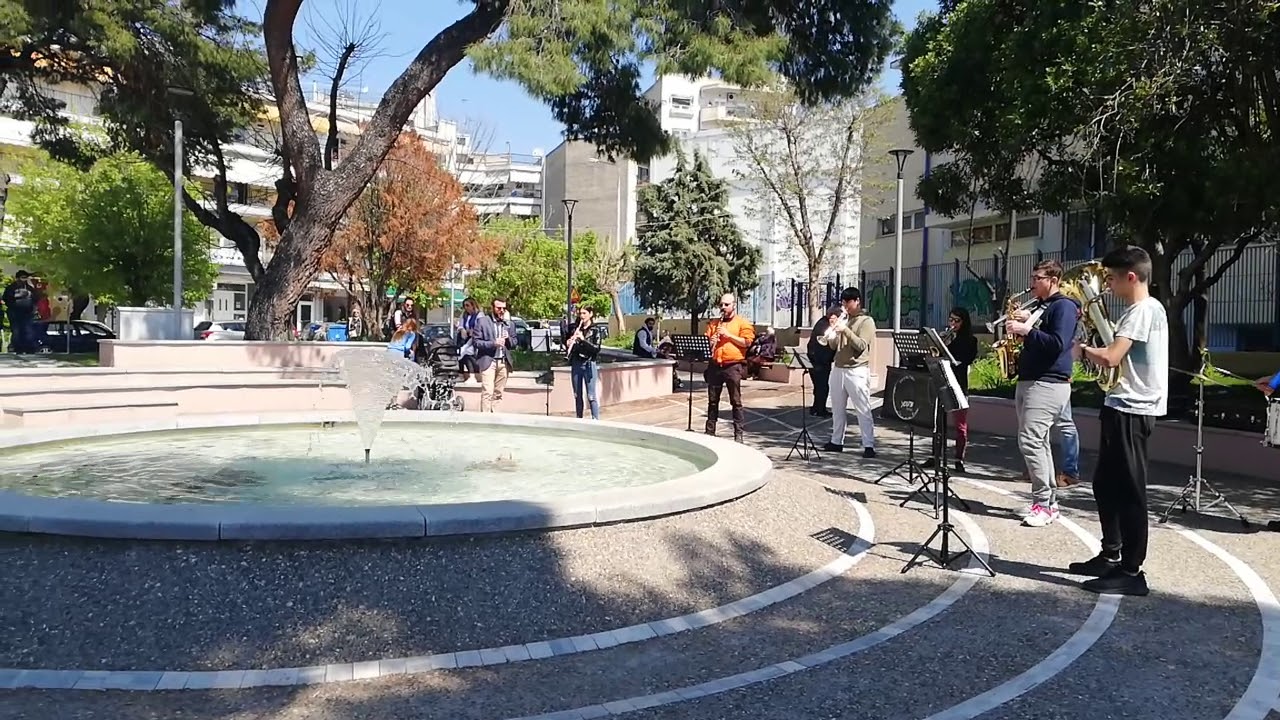 Θεσσαλονίκη: Νέοι μουσικοί παίζουν στις πλατείες (δράση Δήμου ...