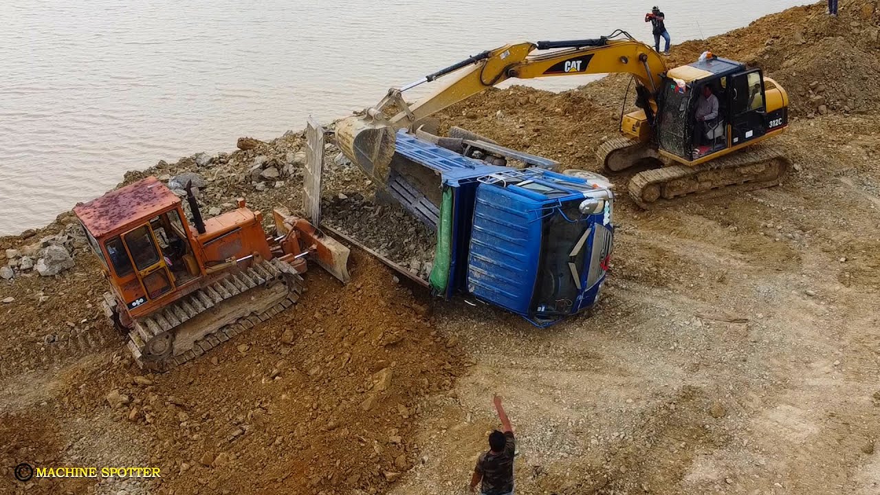 Incredible Safety Operator Of Dump Truck Putting Down Failure Heavy ...