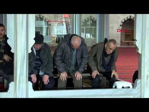 Camilerde sabit oturaklarda namaz uygulaması kaldırıldı