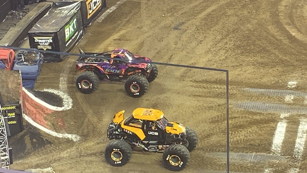 Final round of racing monster jam world finals 23 - YouTube