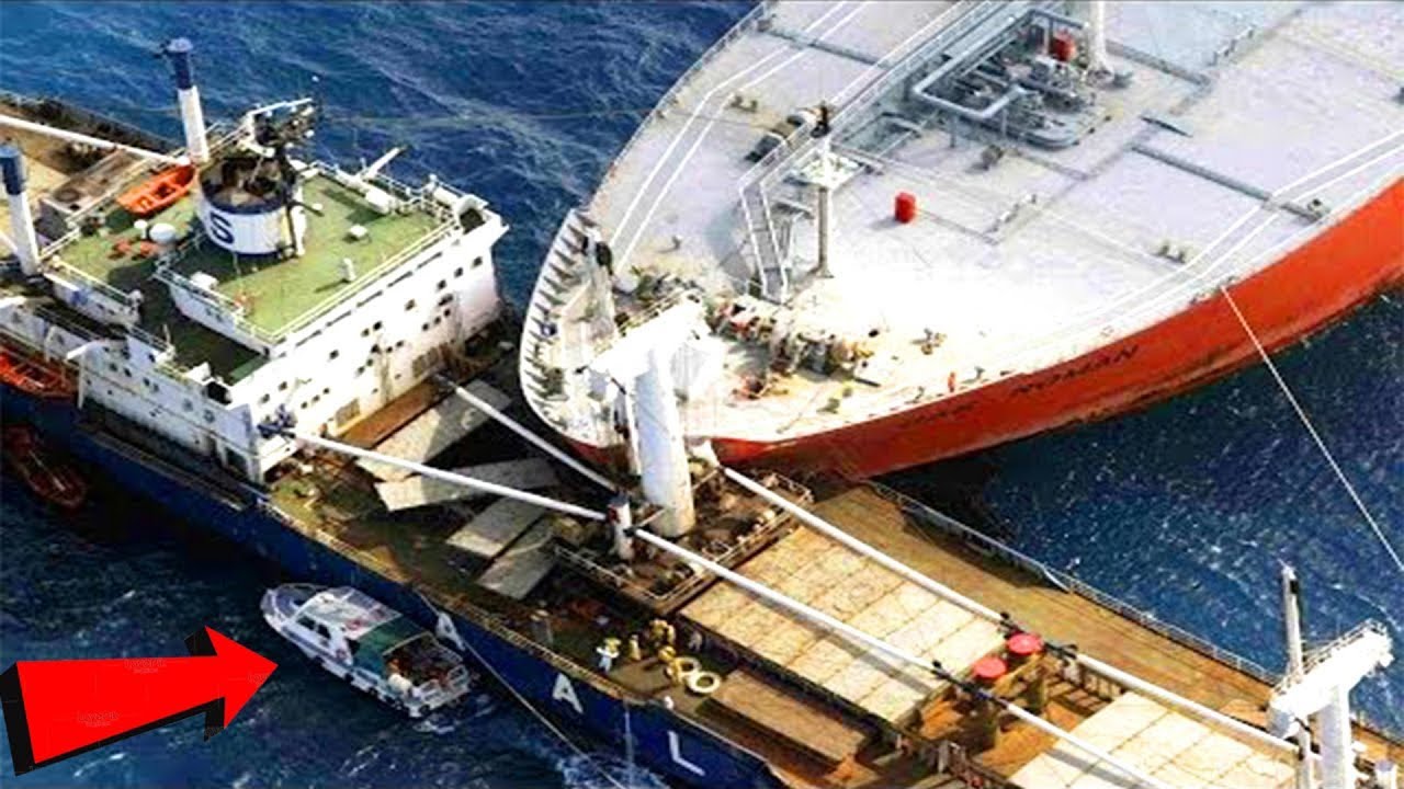Top 10 Big Ships Crashing Compilation - YouTube