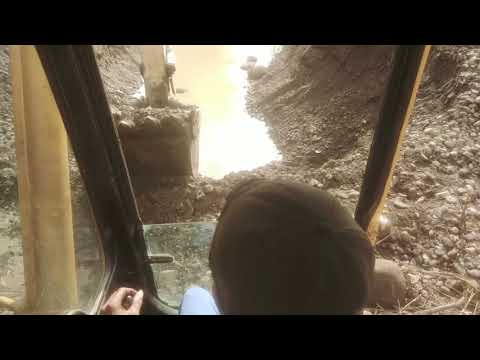 EXCAVATOR KOMATSU | galian sirtus di sungai loworea | kecamatan wewaria | Desa fata'atu