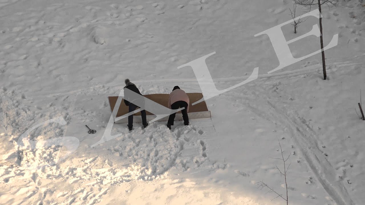 Women beaten out the carpet in the snow. 4K. - YouTube