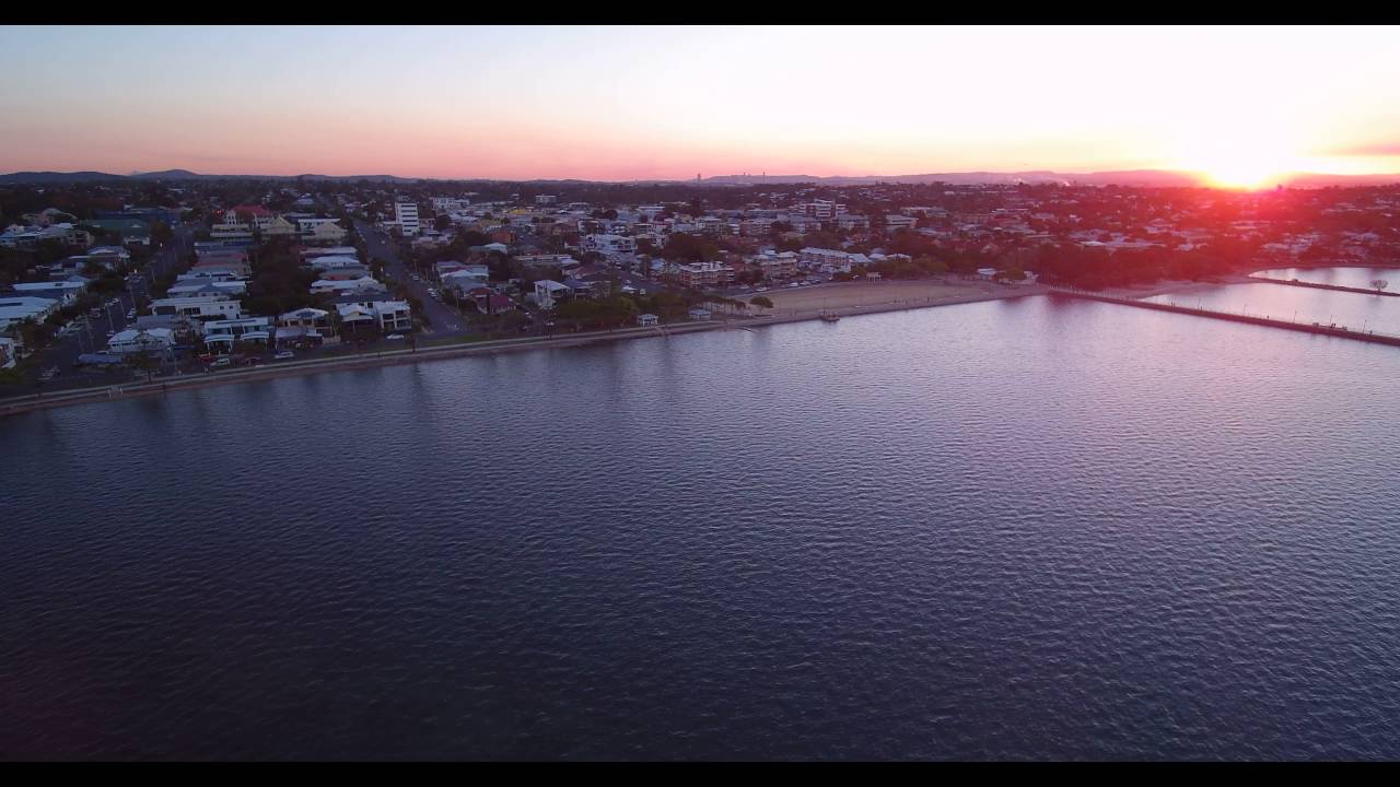 Wynnum Esplanade - Pan along the foreshore - YouTube