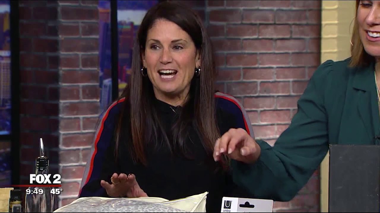 De-Clutter for the New Year with Andrea Wolfe Organize Detroit - YouTube
