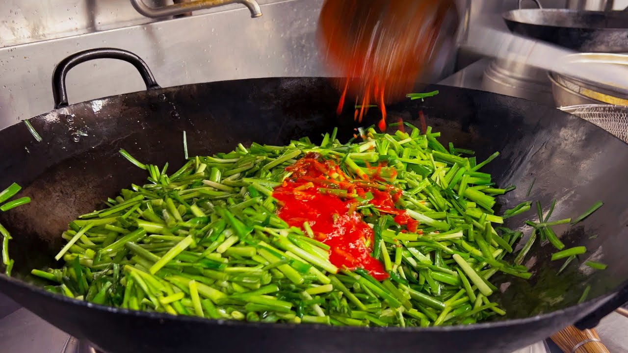 ニラそば Chinese chive fried noodles 부추 야키소바 - YouTube