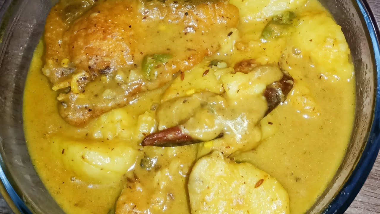 Taro with fish curry recipe.Gati kochur simple recipe. - YouTube