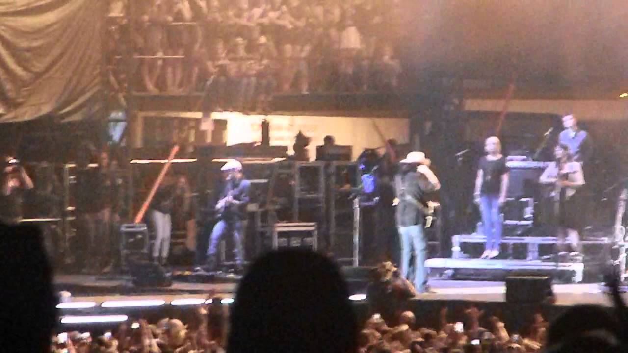 Blake Shelton - Some Beach Live - YouTube