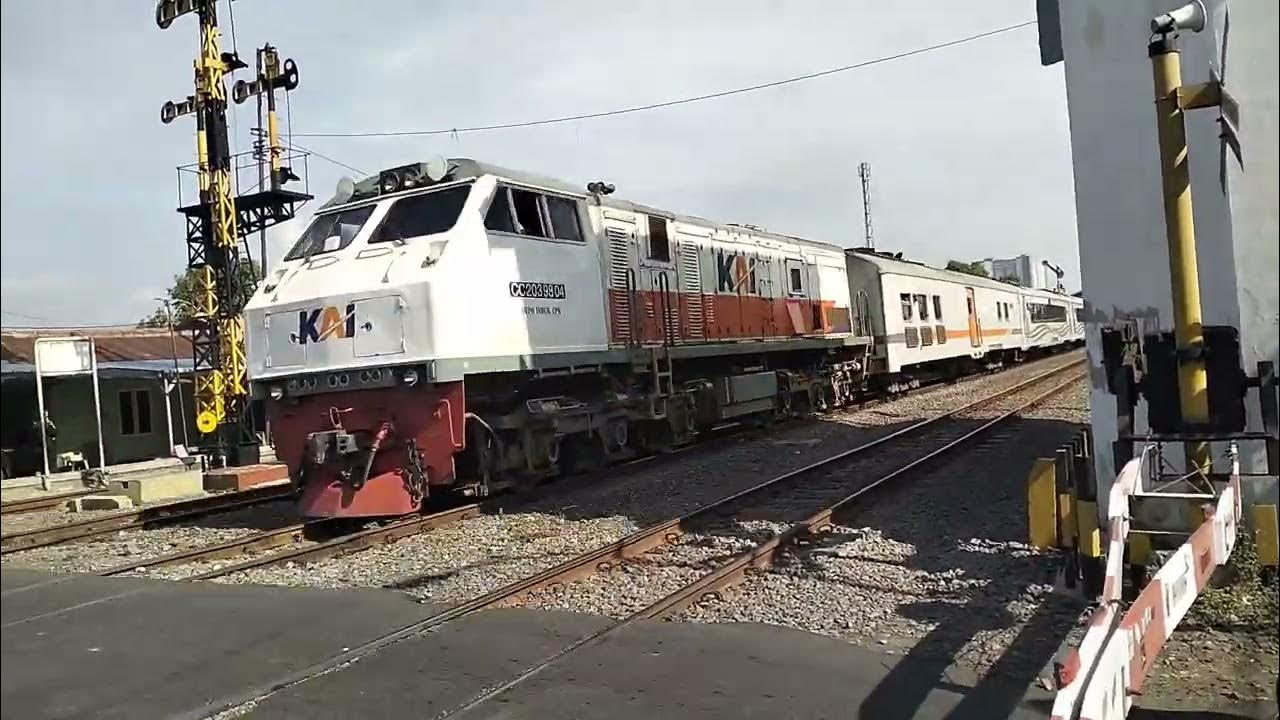 JEGAT KERETA API PANDALUNGAN DI PERLINTASAN KA JPL 61B KUTUB UTARA ...