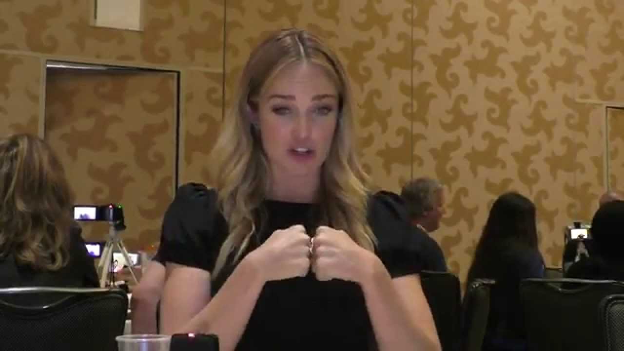 SDCC 2015: DC's Legends of Tomorrow - Caity Lotz (Sara Lance / White ...