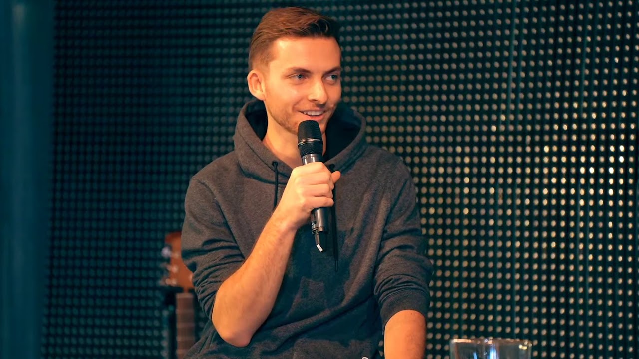 Philipp Mickenbecker im Interview - YouTube