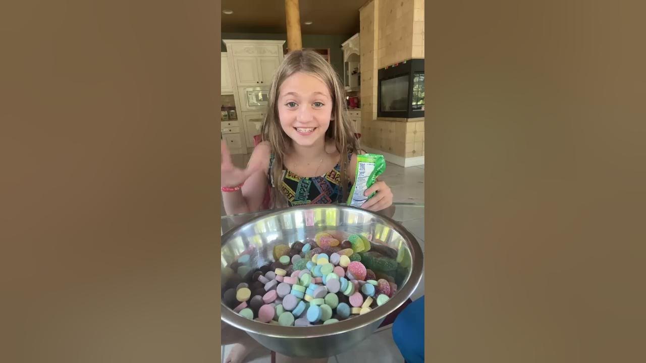 MAKING A CANDY SALAD - YouTube