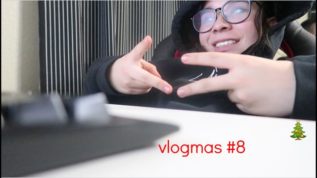 i met the nicest waitress at olive garden | vlogmas day 8 - YouTube