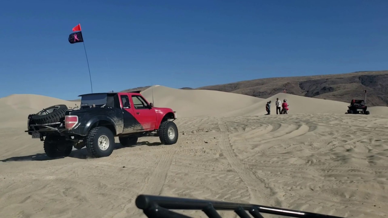 2019 Sand Mountain Holloween Prerunner Ford Ranger jumping - YouTube