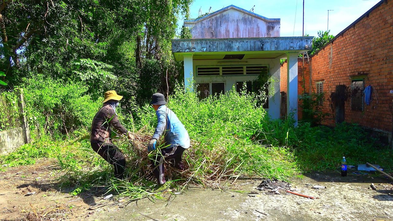 Travel 300 Km to Help a Kind Man Clean Up an Abandoned House to Make a ...