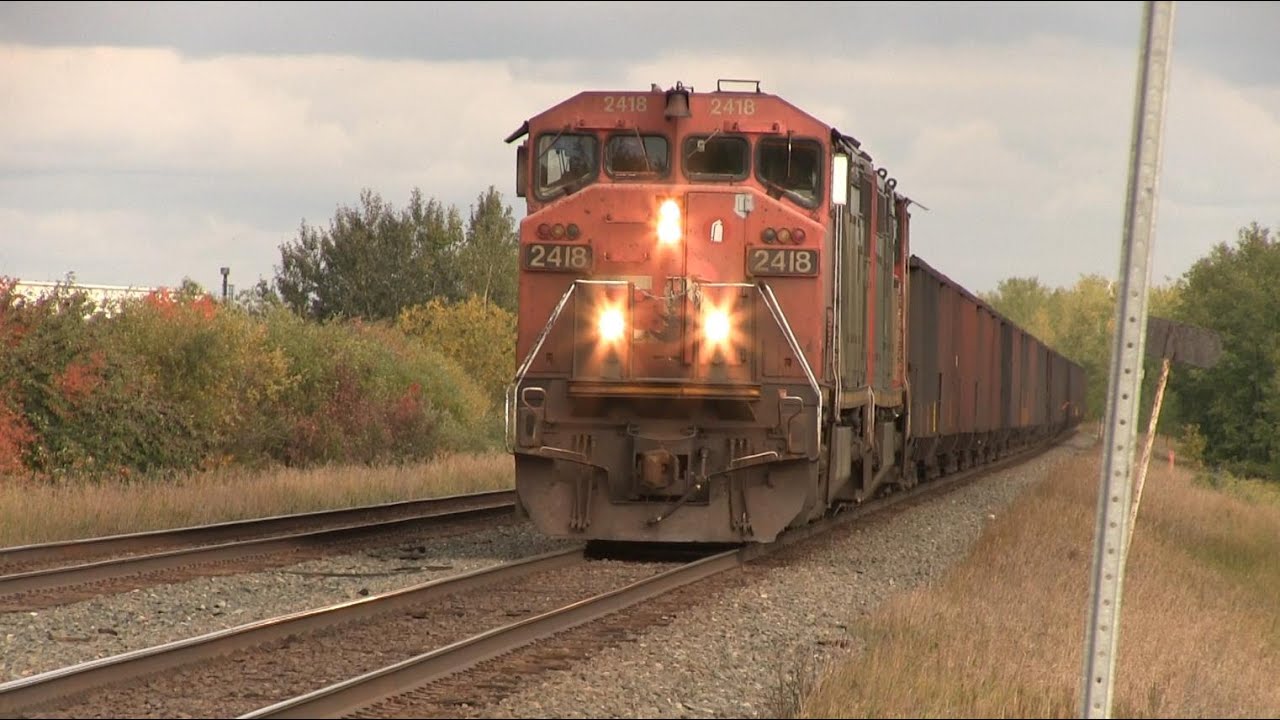 CN Train Spotting HD: Draper Tapers! | CN C40-8M 2418 & 2435 Leads CN ...