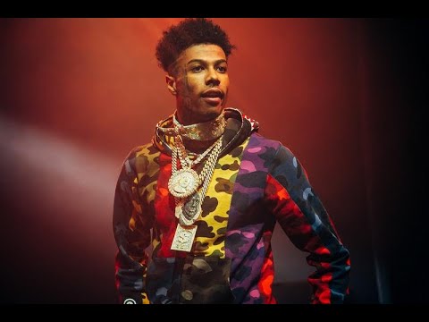 Le rappeur BlueFace distribue de l'argent aux pauvres 🤑