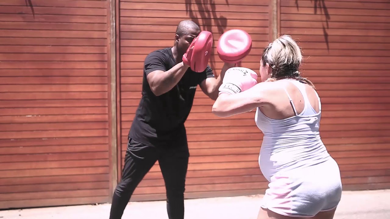 9 Months Pregnant & Boxing - YouTube