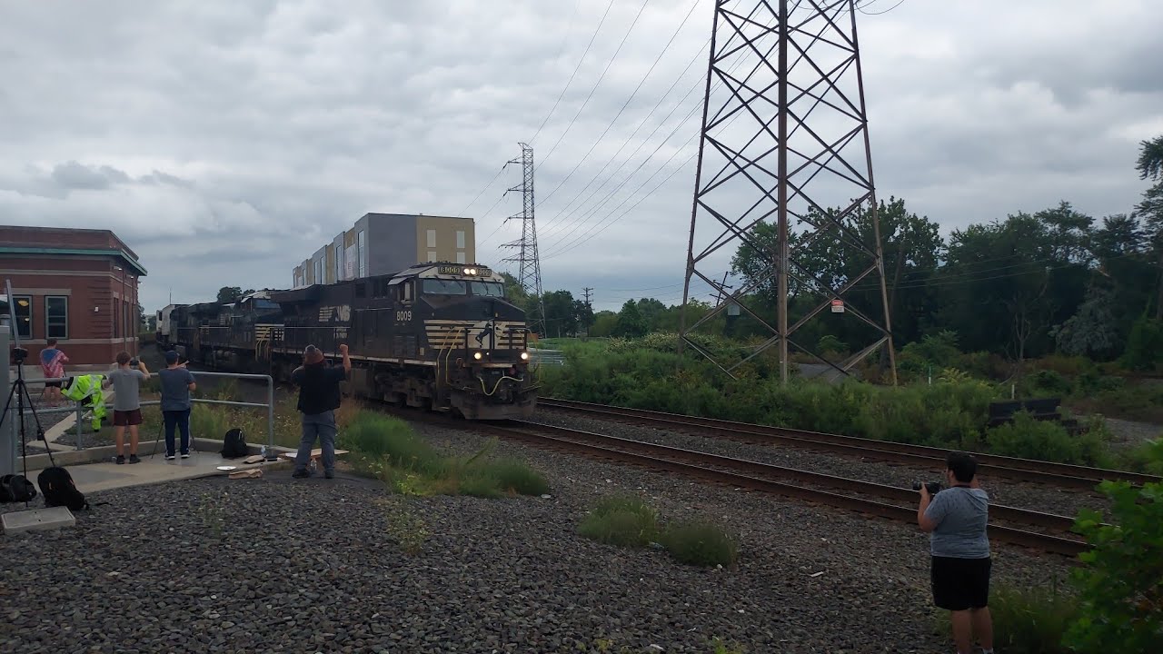 NS 8009 ES44AC Leads 23G through Bound Brook! 8/31/24 - YouTube
