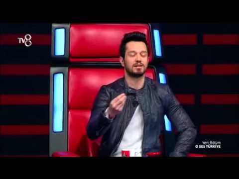 Hadise Murat Boz'a küstü