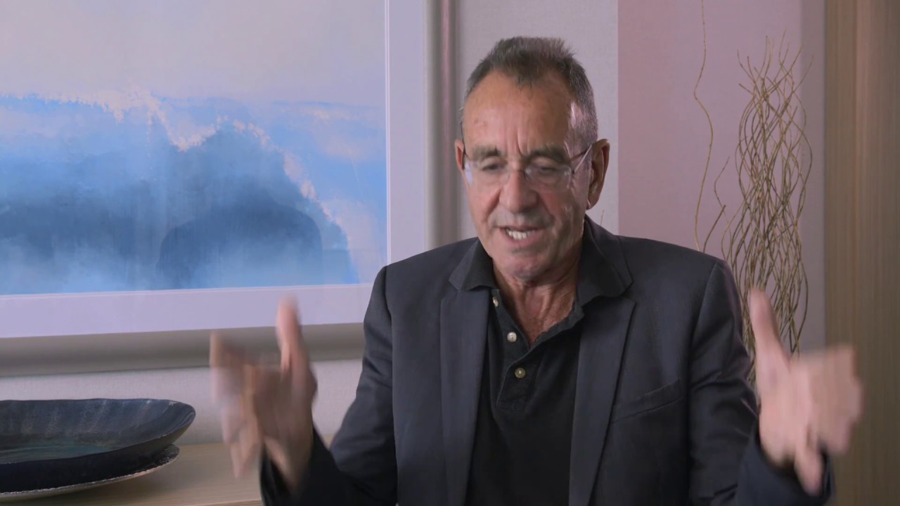 Scott Thornbury on print vs digital materials - YouTube