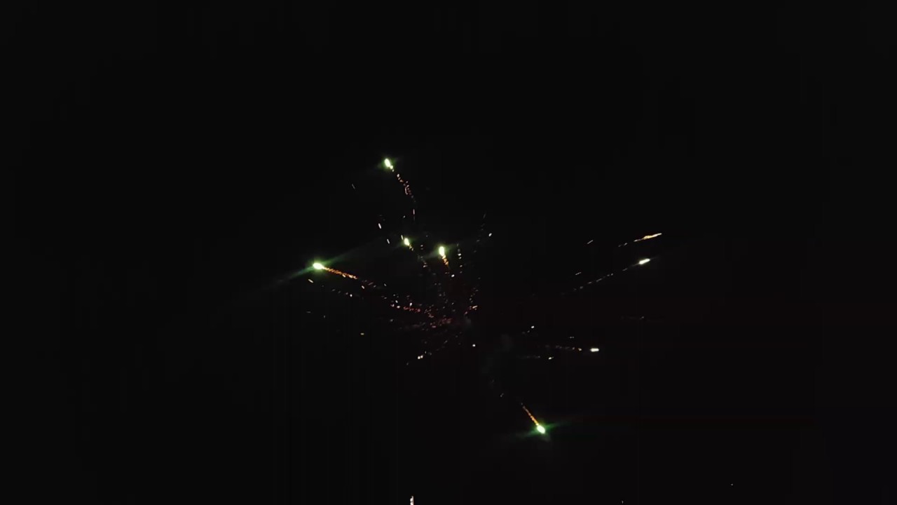 Howling Tiger 25 Shot - Megabanger Fireworks - YouTube