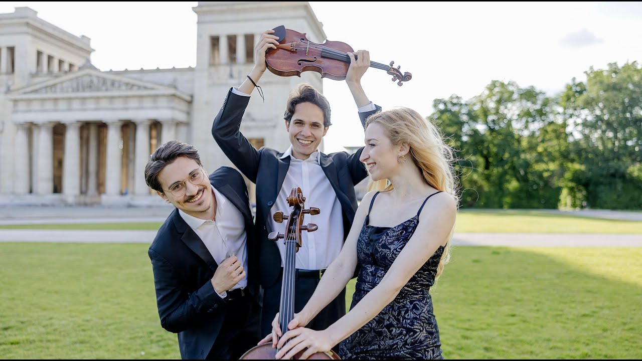 HAYDN: Trio in G major HOB XV/25 "Gypsy" - YouTube