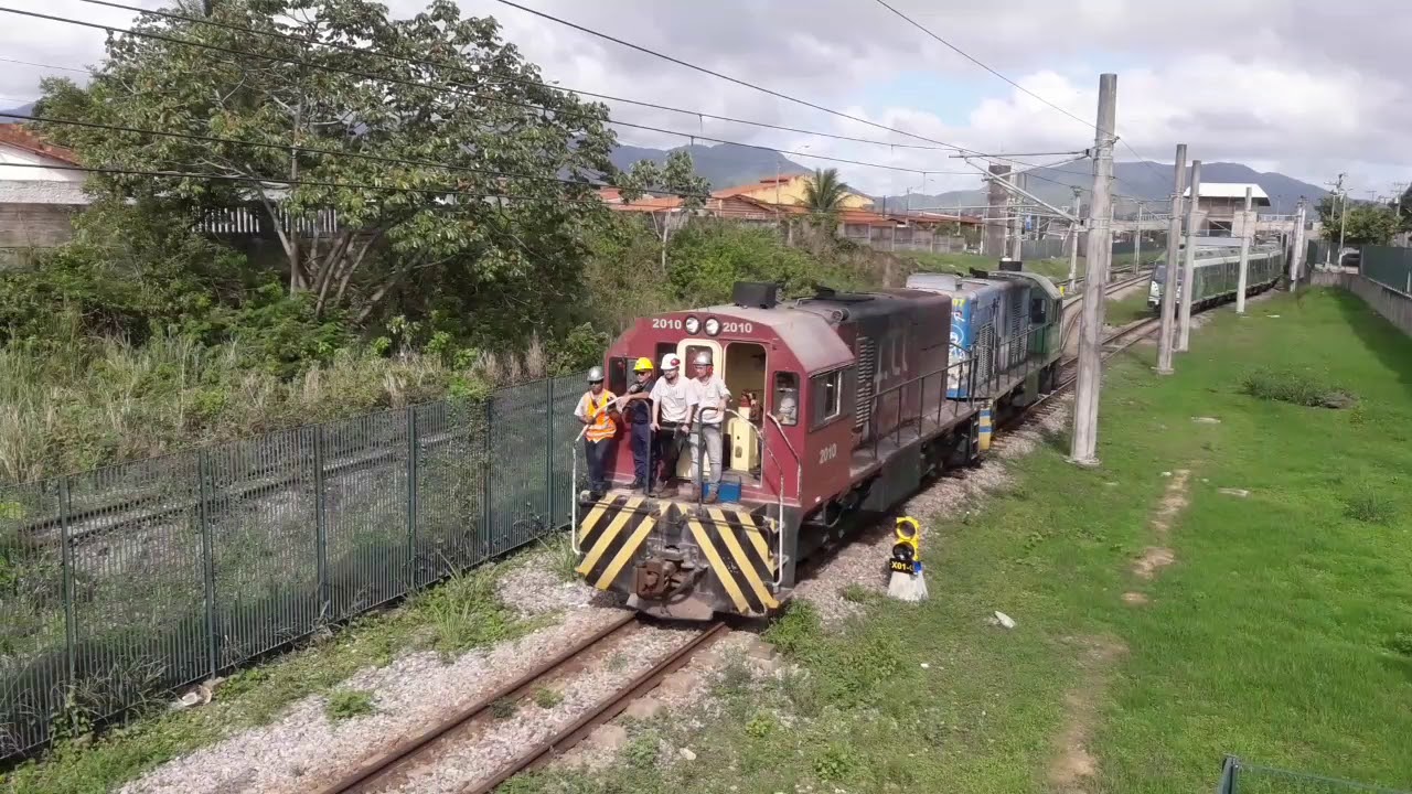Locomotiva GE U5B da FTL indo buscar as Locomotivas do Metrofor - YouTube