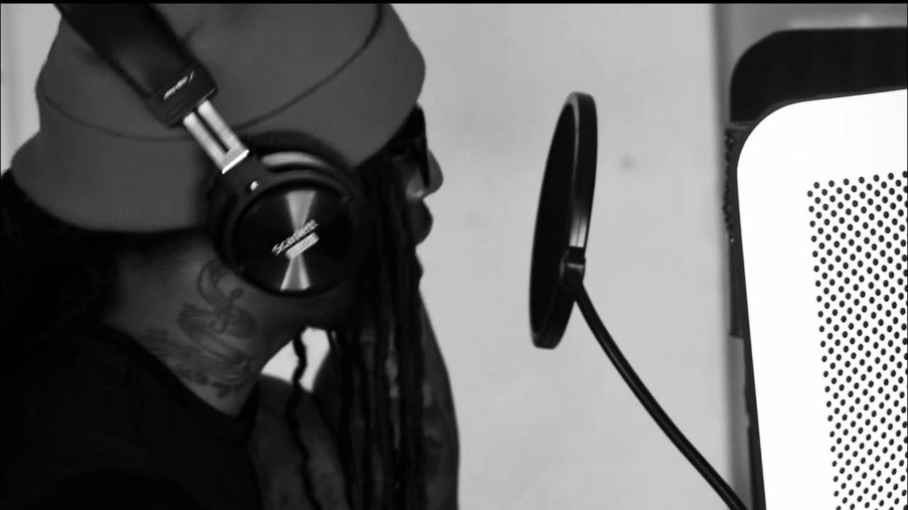 La Kelly (Live Performance) - Showing Hate - YouTube Music