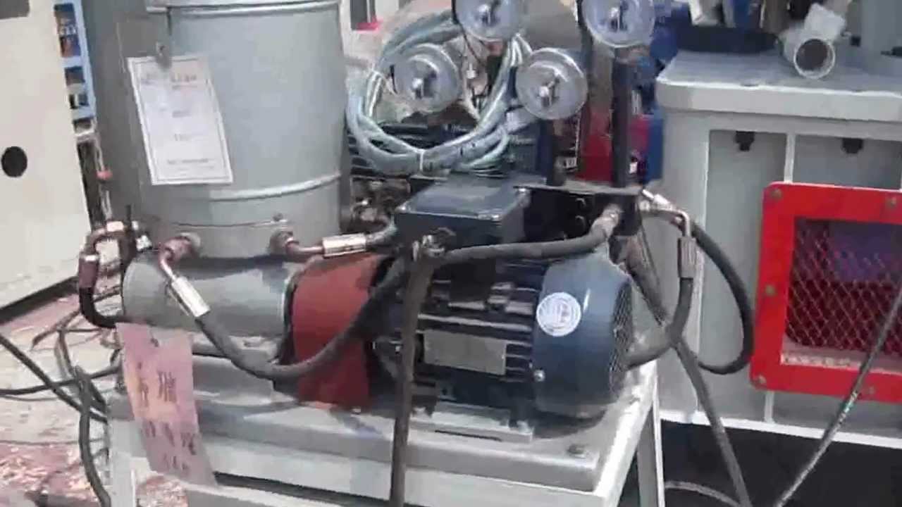 wood pellet mill with automatic lubrication system - YouTube