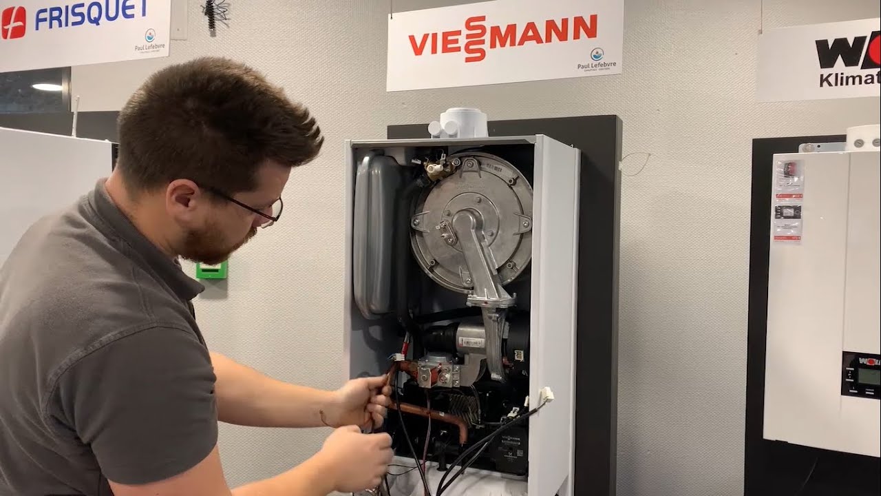 Entretien d'une chaudière Viessmann - YouTube