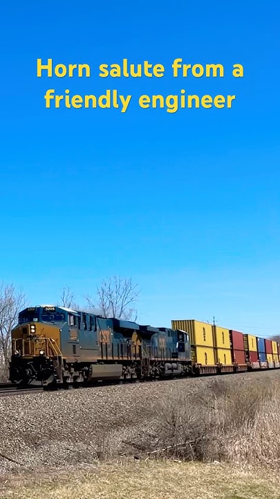 CSX engineer gives me a horn salute - YouTube