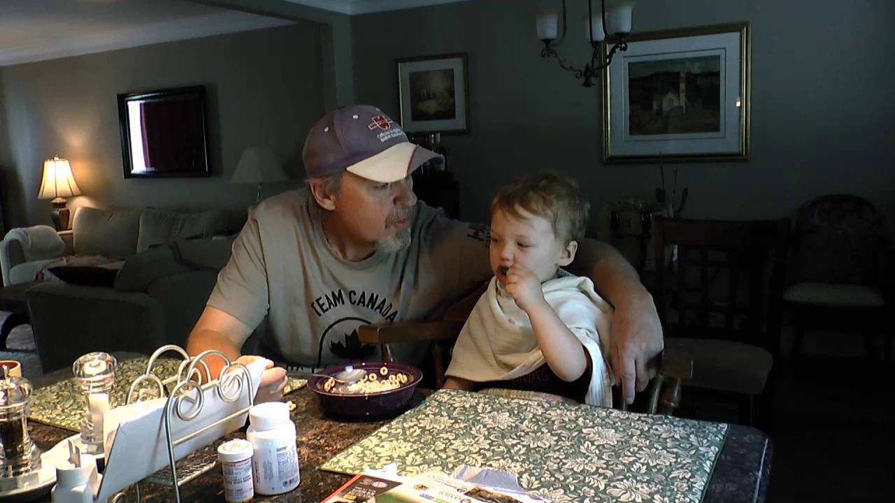 Hayden & Papa sharing Cheerios Aug 31, 2016 - YouTube