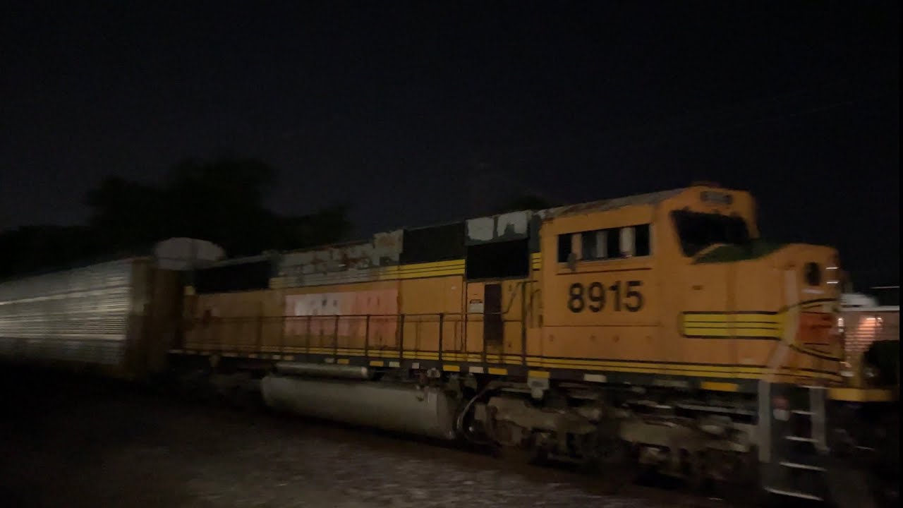 WFRX 8915 SD70MAC trails on NS 112! - YouTube