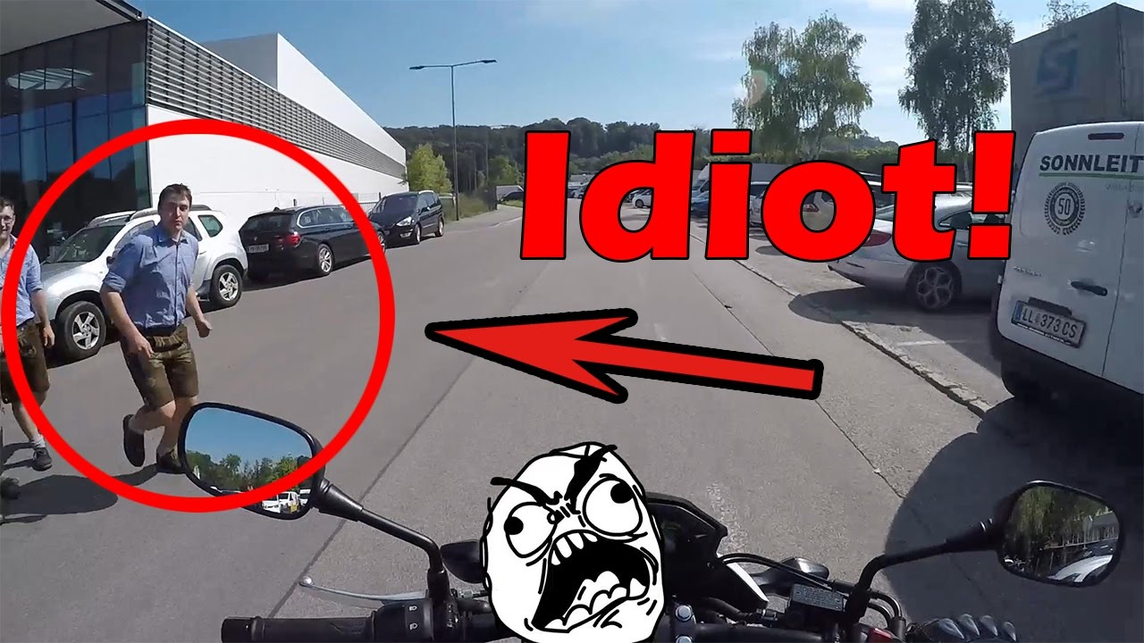 Dummer Mensch läuft VORS MOTORRAD! - YouTube