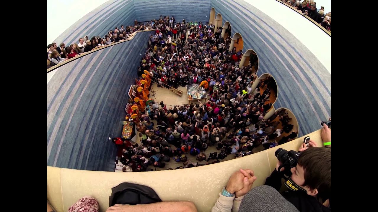 Sand Mandala Ceremonial Destruction (Blanton Museum) - YouTube