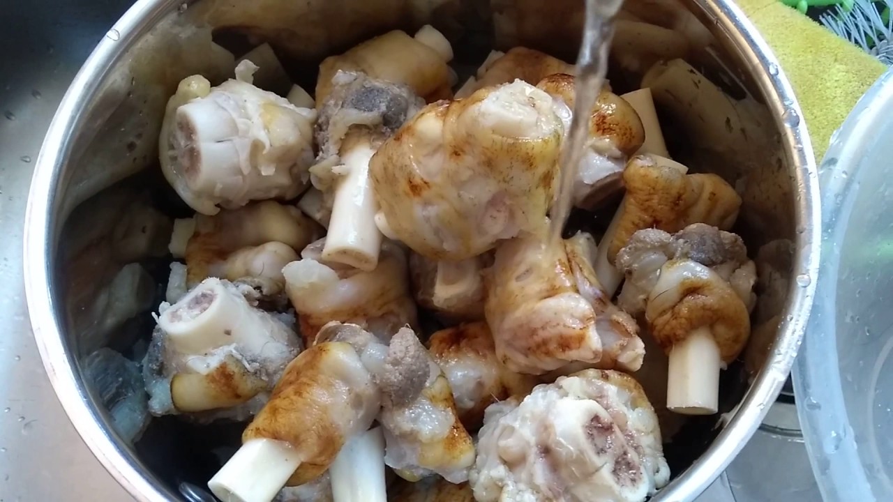 How to Clean and Tenderise GOAT FEET for cooking - YouTube