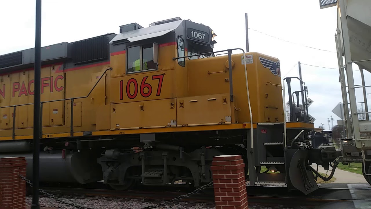 Union Pacific local train in TYLER, TX 11/26/2019 - YouTube