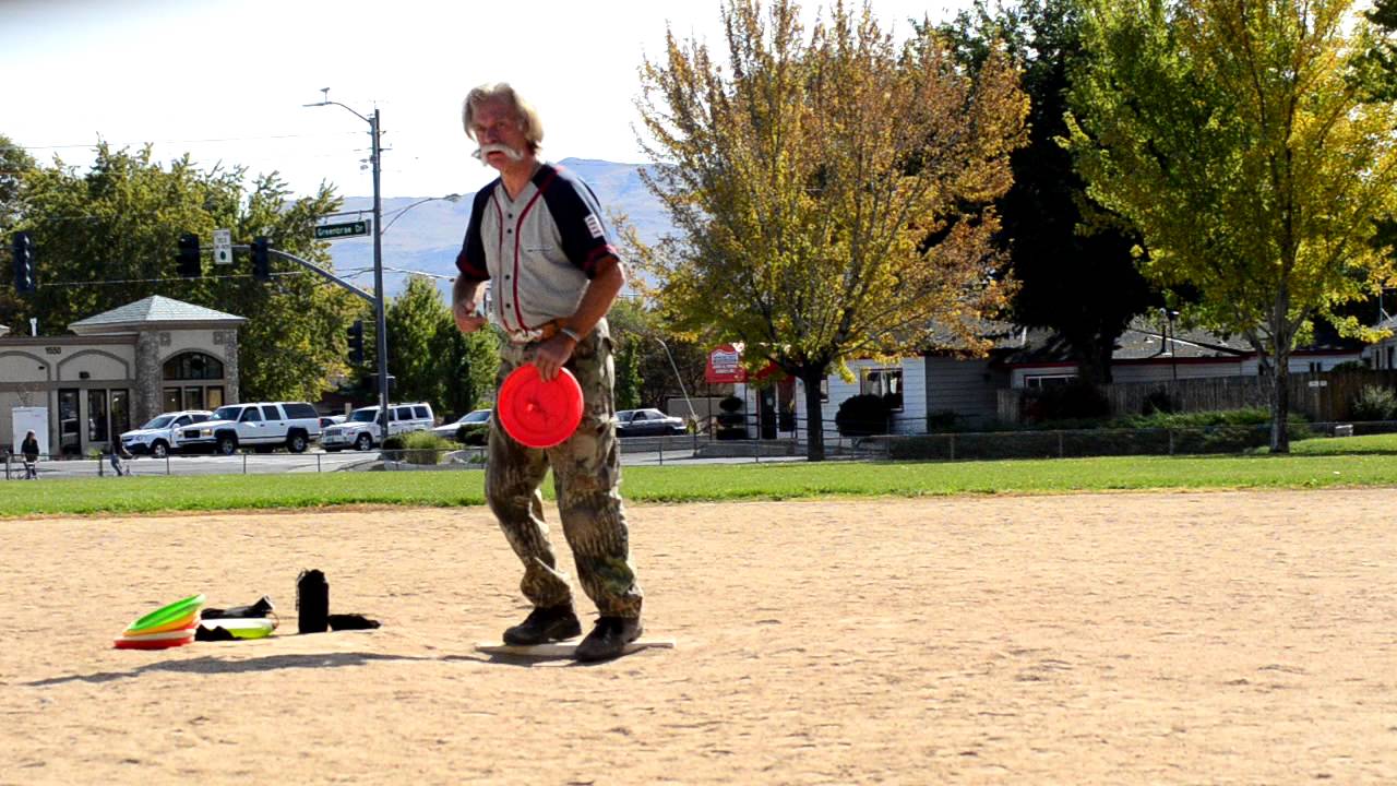 FLYING DISC Pitching for DIAMOND DISCUS game - YouTube