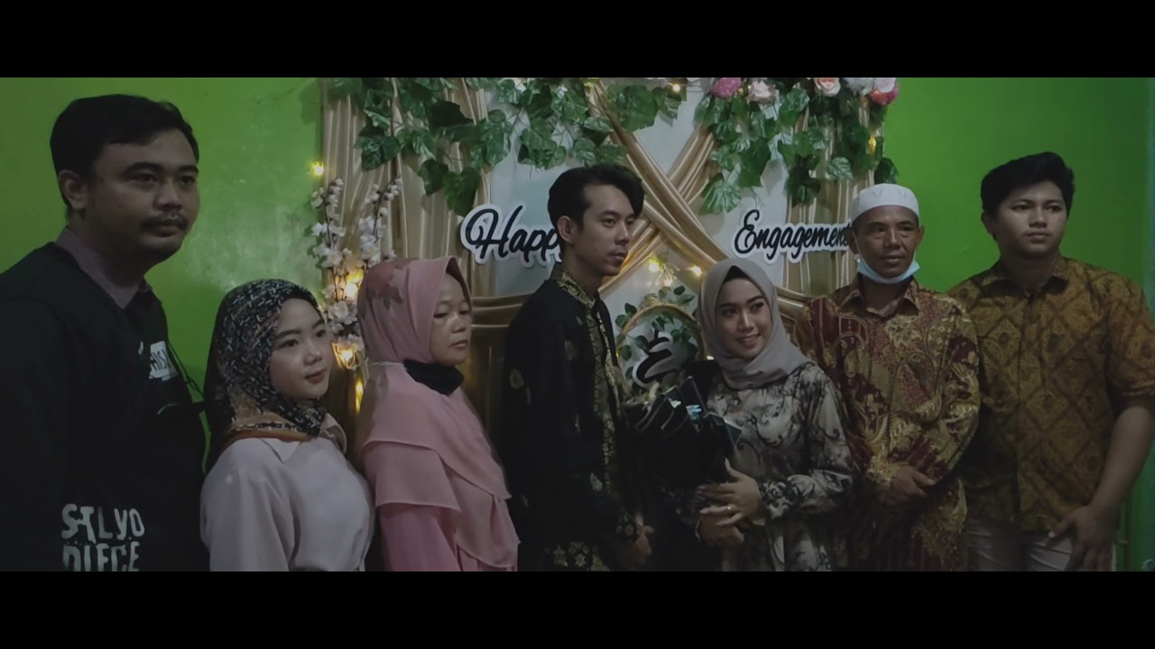 Cinematic engagement Ahmad Faerudin & Tri Setyo Ningrum - YouTube