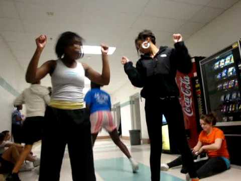 SHE GOTTA DONK - YouTube