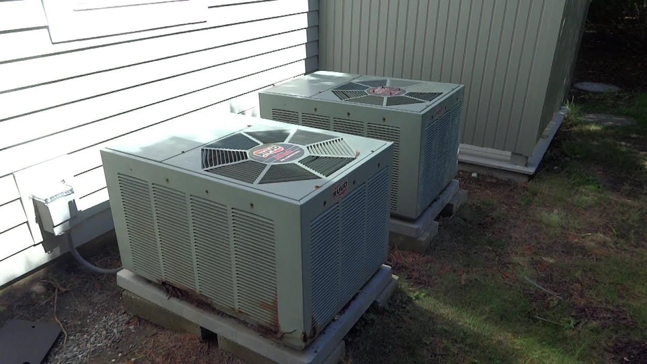 OLD RUUD R22 AC SYSTEMS ON LAST LEG BUT STILL RUNNING STRONG - YouTube