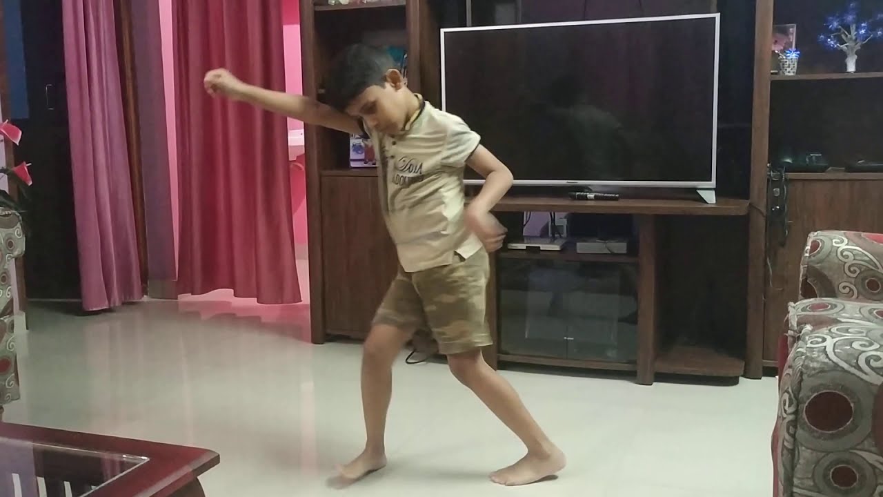 A CUTE BOY DANCING IN HIS FAVOURITE SONG - YouTube