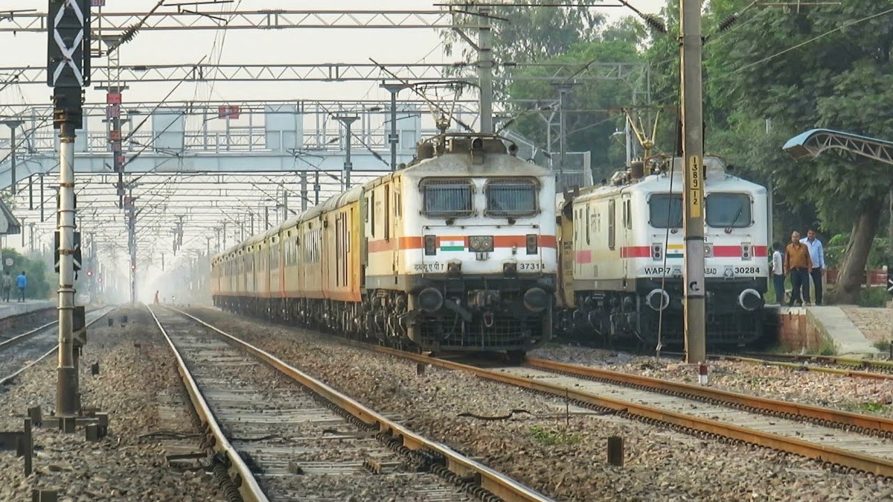 High Speed Lucknow Tejas And Kanpur Shatabdi Overtaking Lichhavi Exp At ...