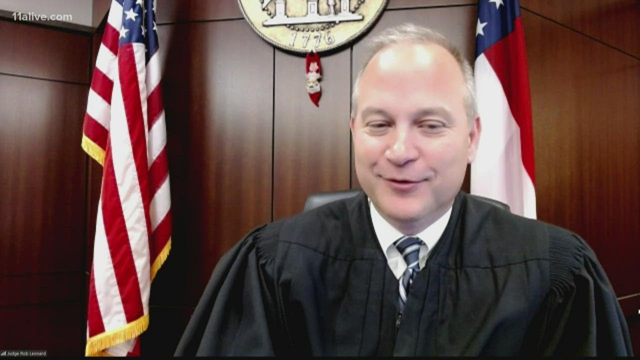 Cobb County judge bans Elf on the Shelf - YouTube