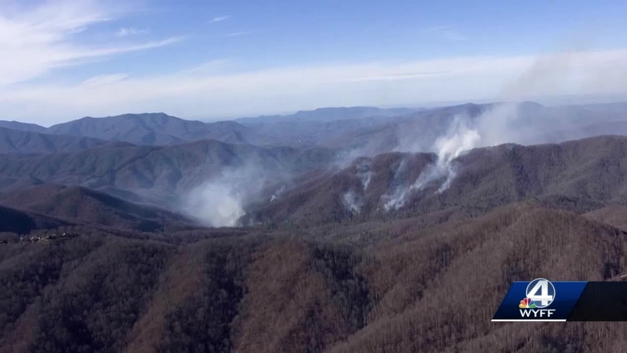 Wildfire grows in North Carolina as firefighters work for containment ...